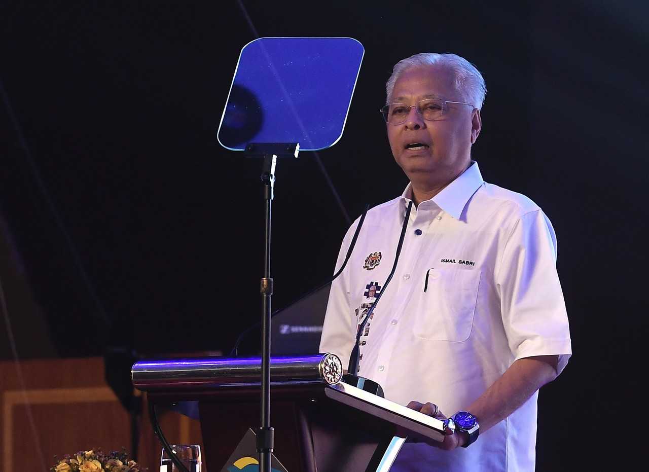 PM says focused on running the country, not distracted by politics ...