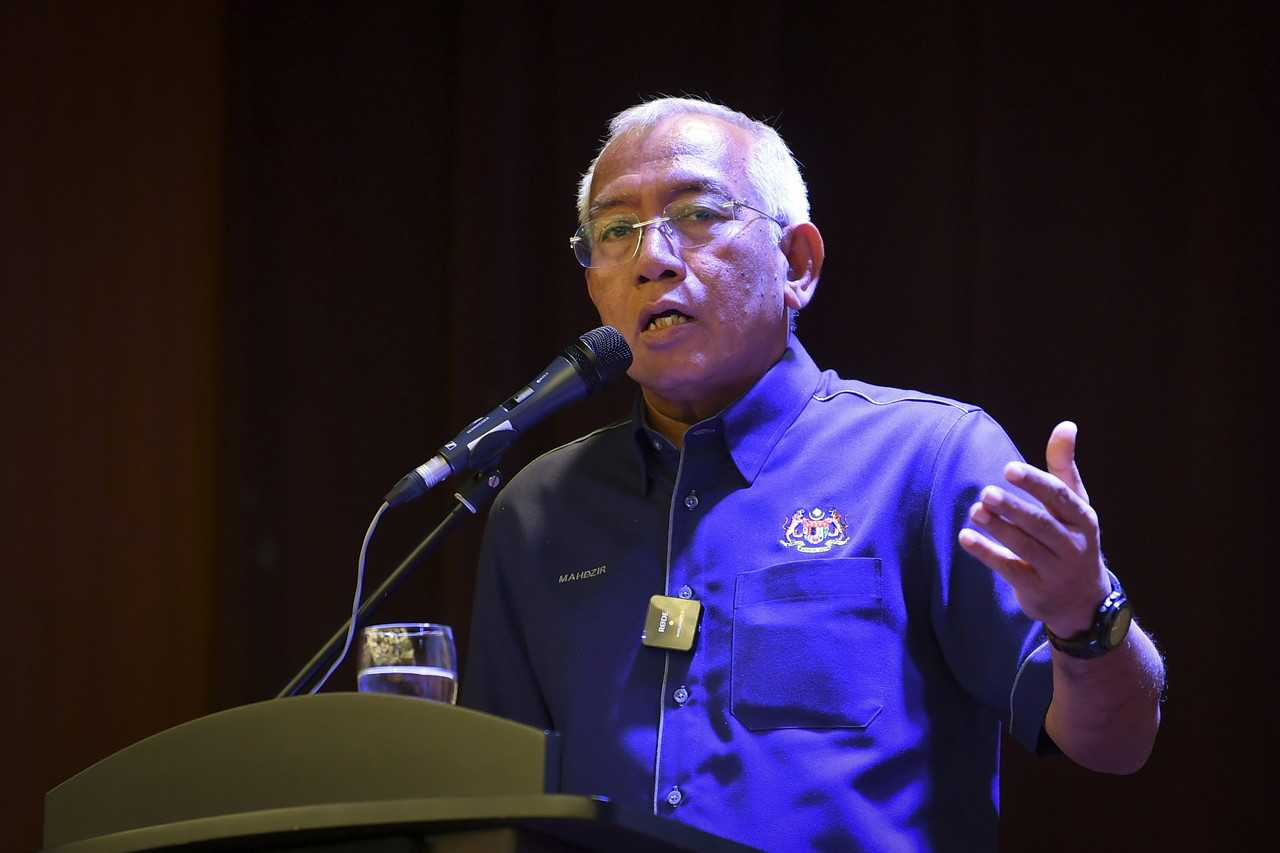 Ismail remains BN's poster boy, no talks on Zahid as PM candidate, says ...