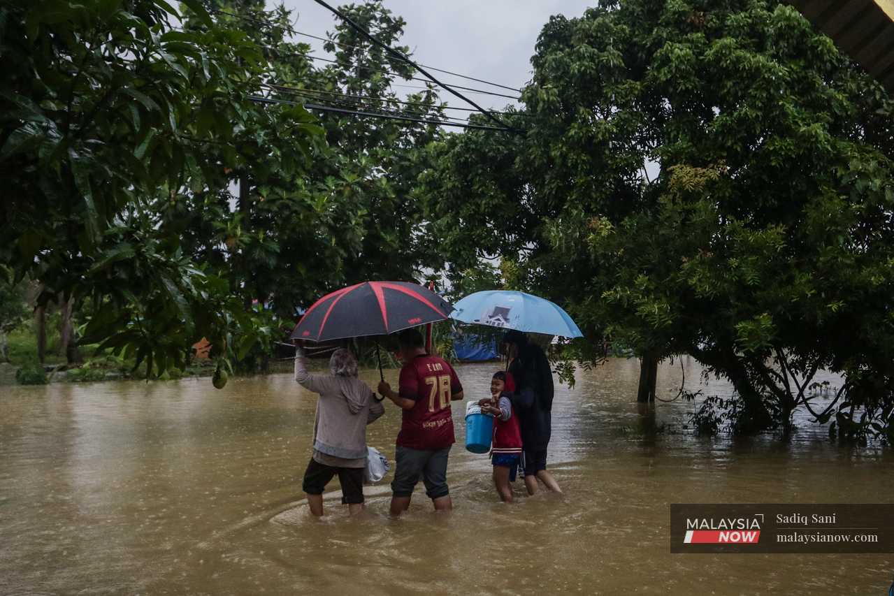 Flash floods in Klang ahead of GE15 | MalaysiaNow