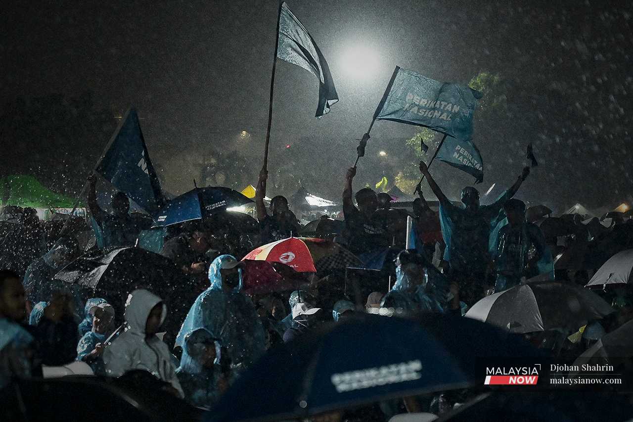 A rainy night with Perikatan Nasional | MalaysiaNow