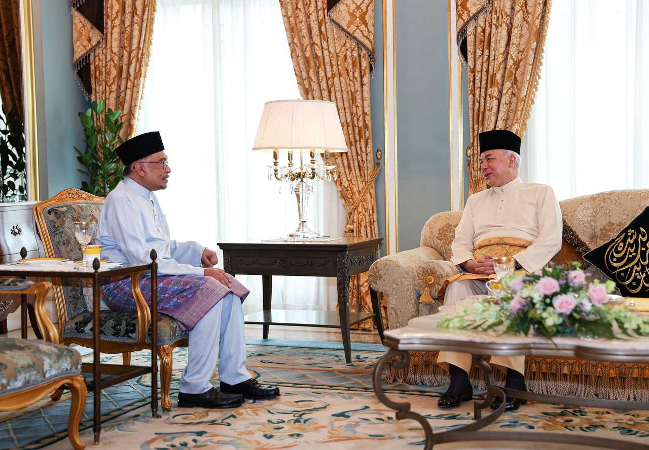Perak sultan grants audience to Anwar | MalaysiaNow