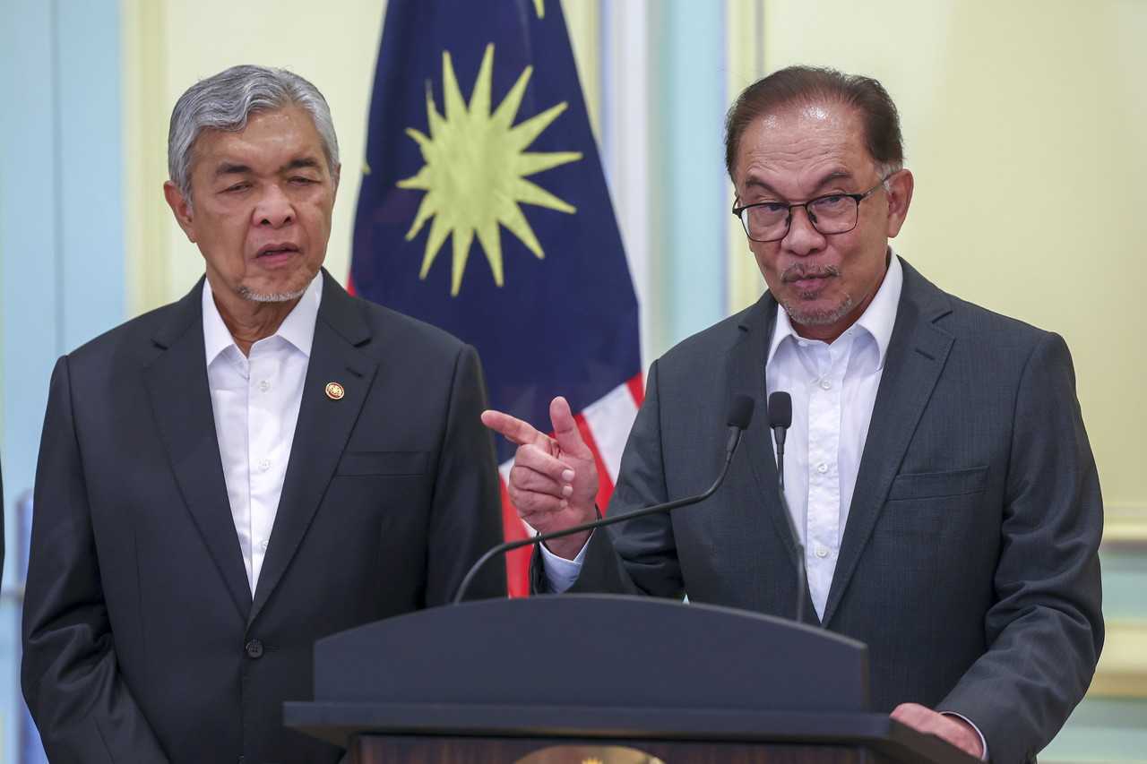 Will Anwar sack Zahid if court delivers guilty verdict, asks Bersatu ...