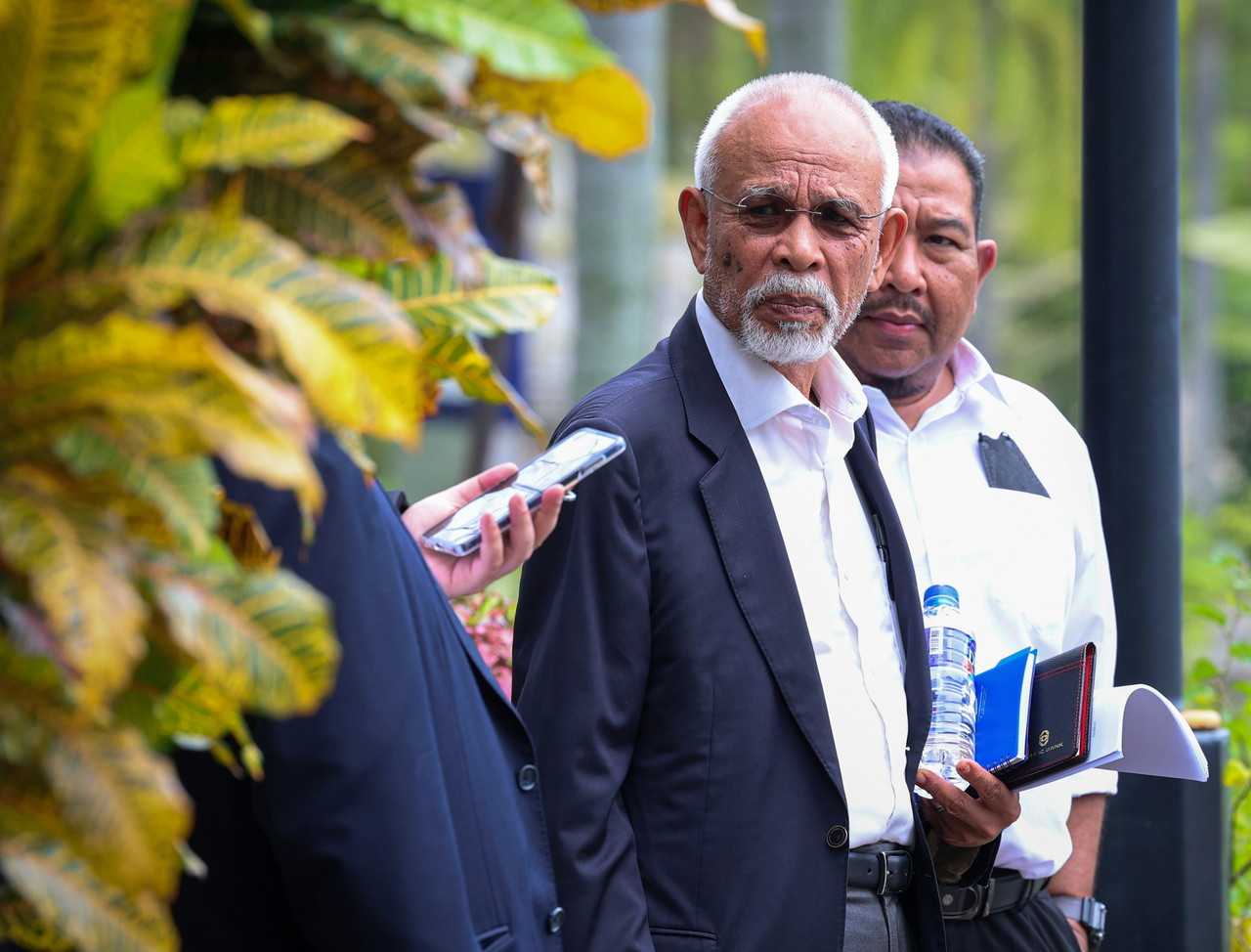 Najib himself gave Shahrir RM1 million cheque, MACC officer tells court ...