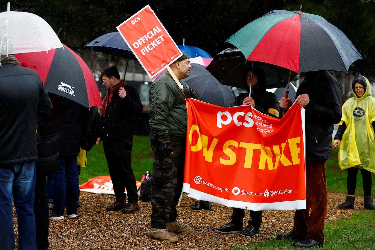 Passport control staff strike at UK airports | MalaysiaNow