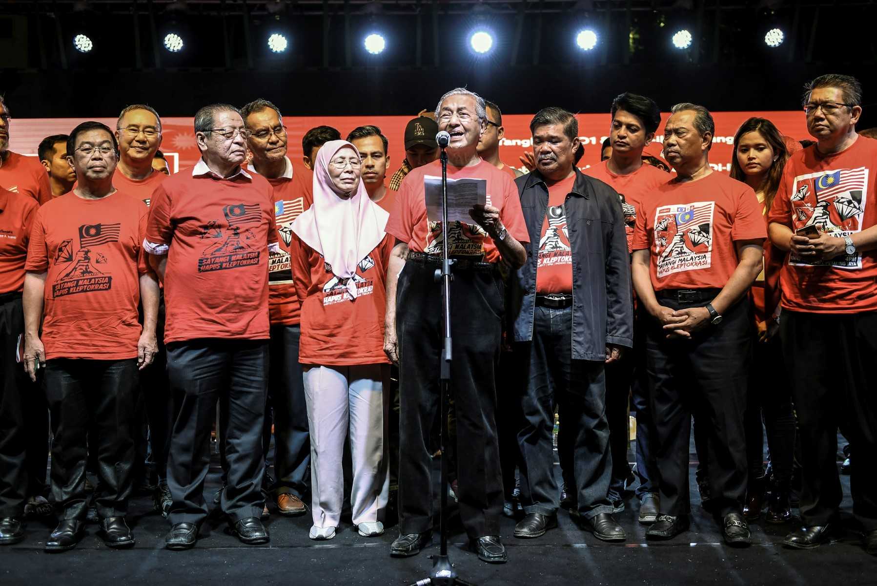 Mahathir to blame, too, for Sheraton 'conspiracy', says Kit Siang ...