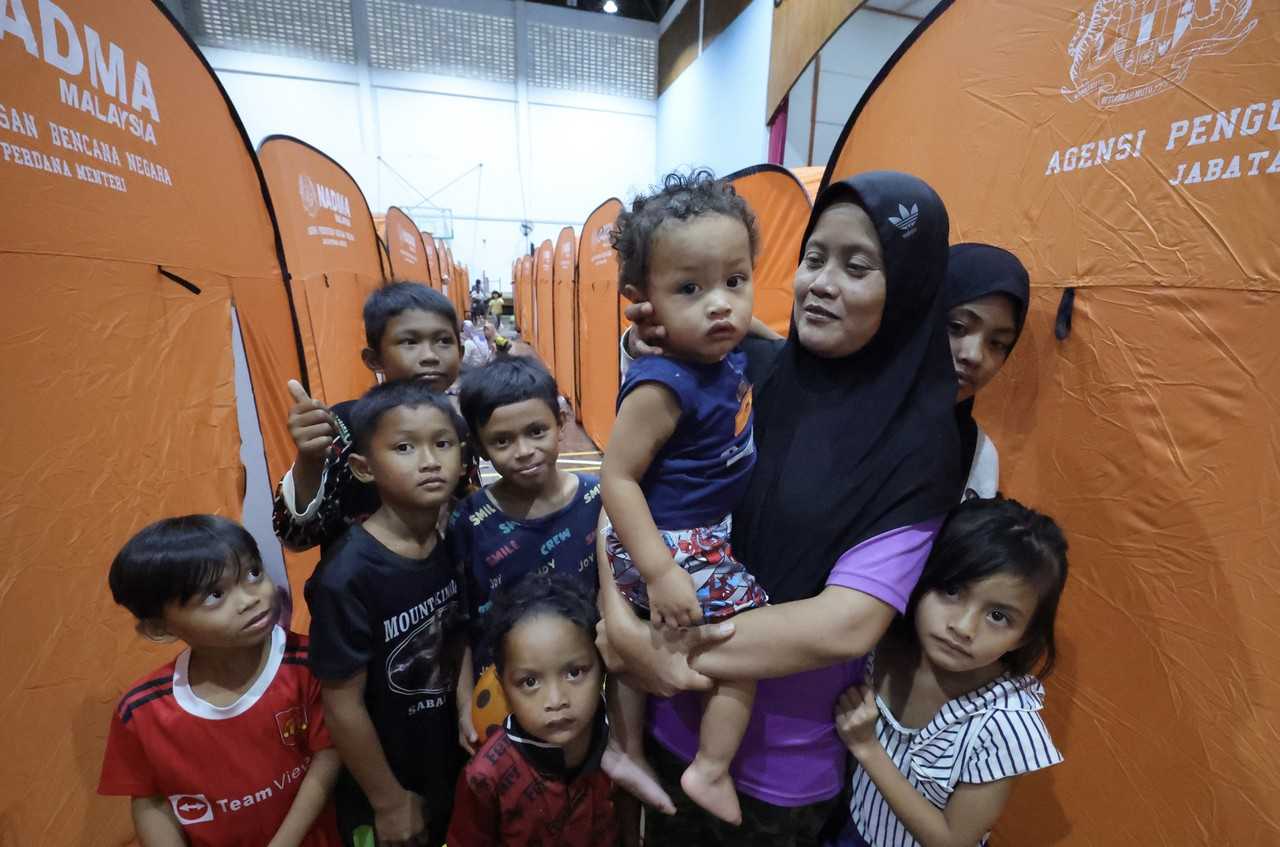 PPS dibuka di Sahom, tempatkan 86 mangsa banjir kilat | MalaysiaNow