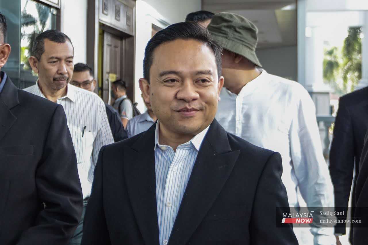 Wan Saiful didakwa terima rasuah RM6.9 juta | MalaysiaNow