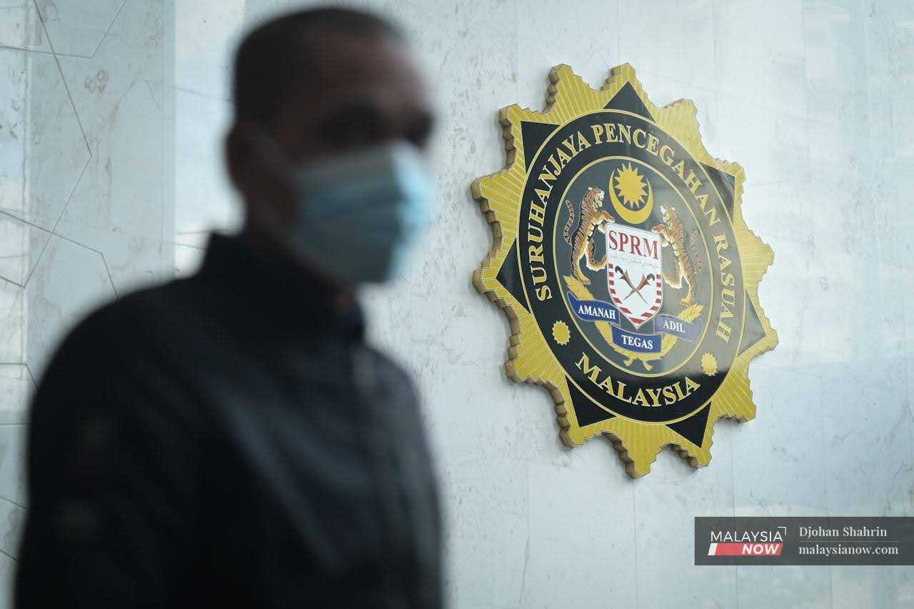 MACC officer among 4 nabbed in JanaWibawa probe | MalaysiaNow