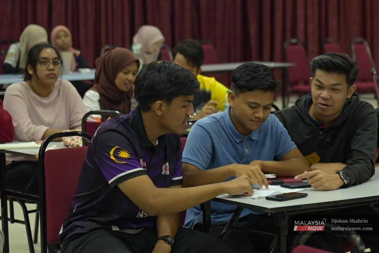 Lively debate in town hall session on Auku | MalaysiaNow