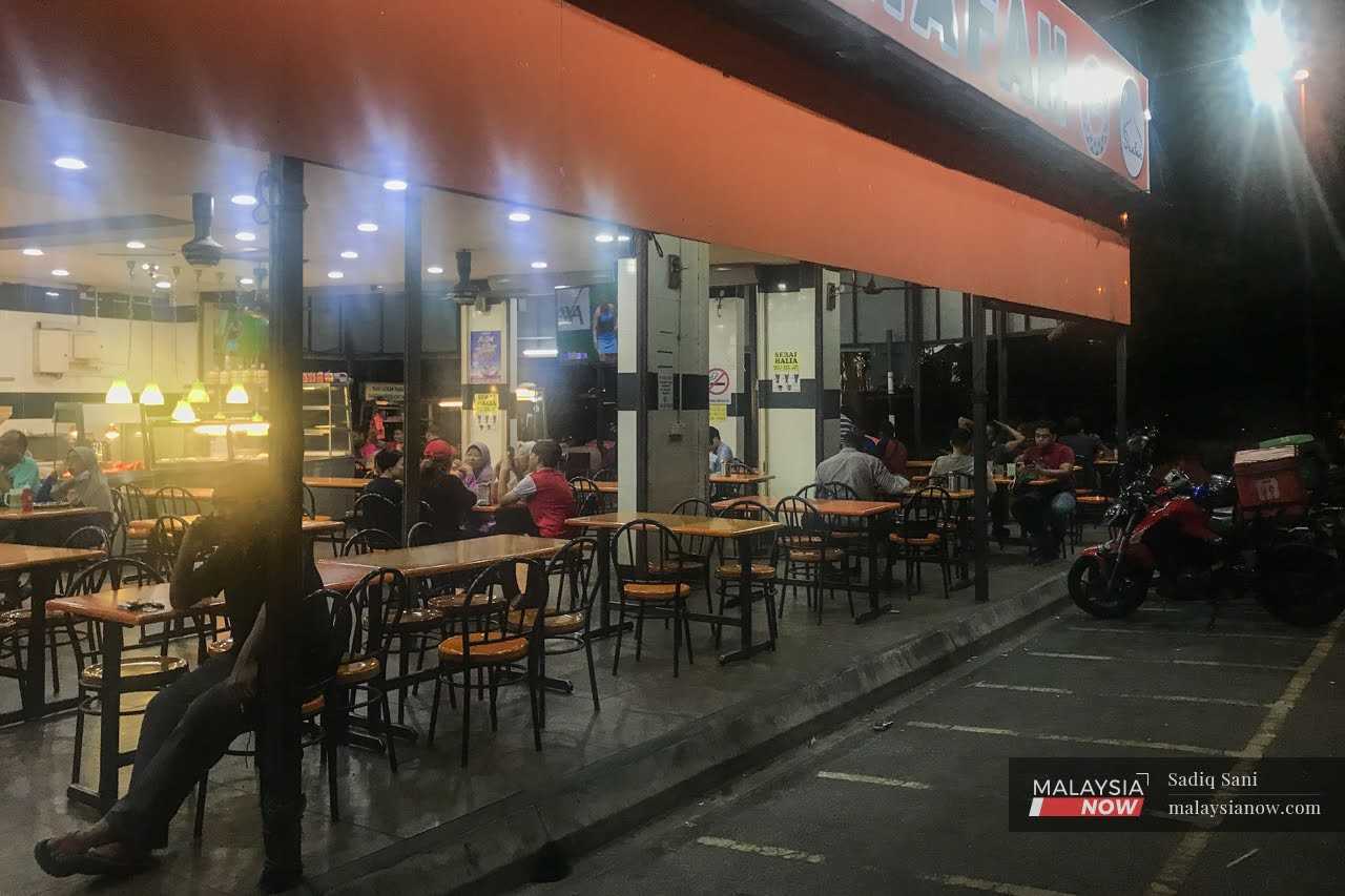 In Kelantan, traditional food trumps mamak shops | MalaysiaNow