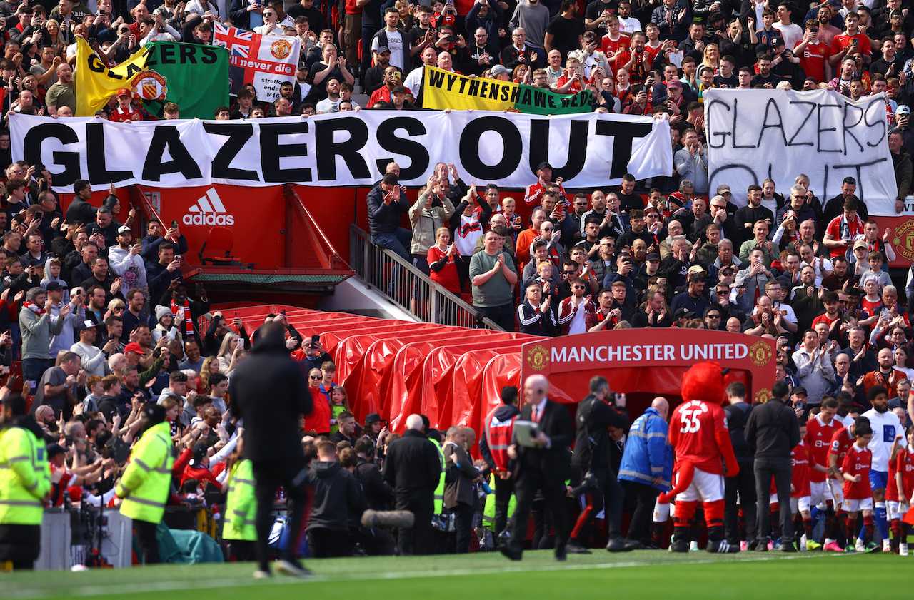 Qatari banker, British billionaire make final bids for Man United ...