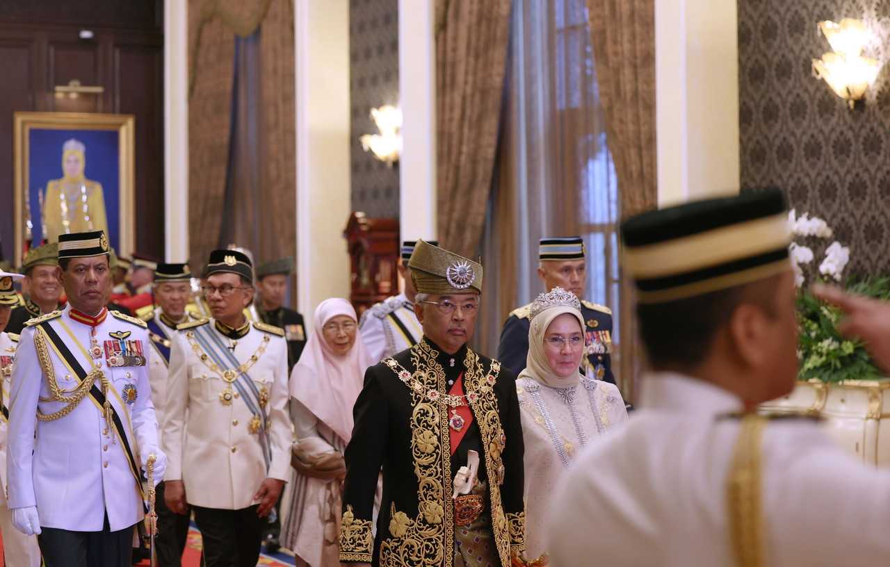 Agong tells govt to harmonise situation over 'Allah' issue | MalaysiaNow