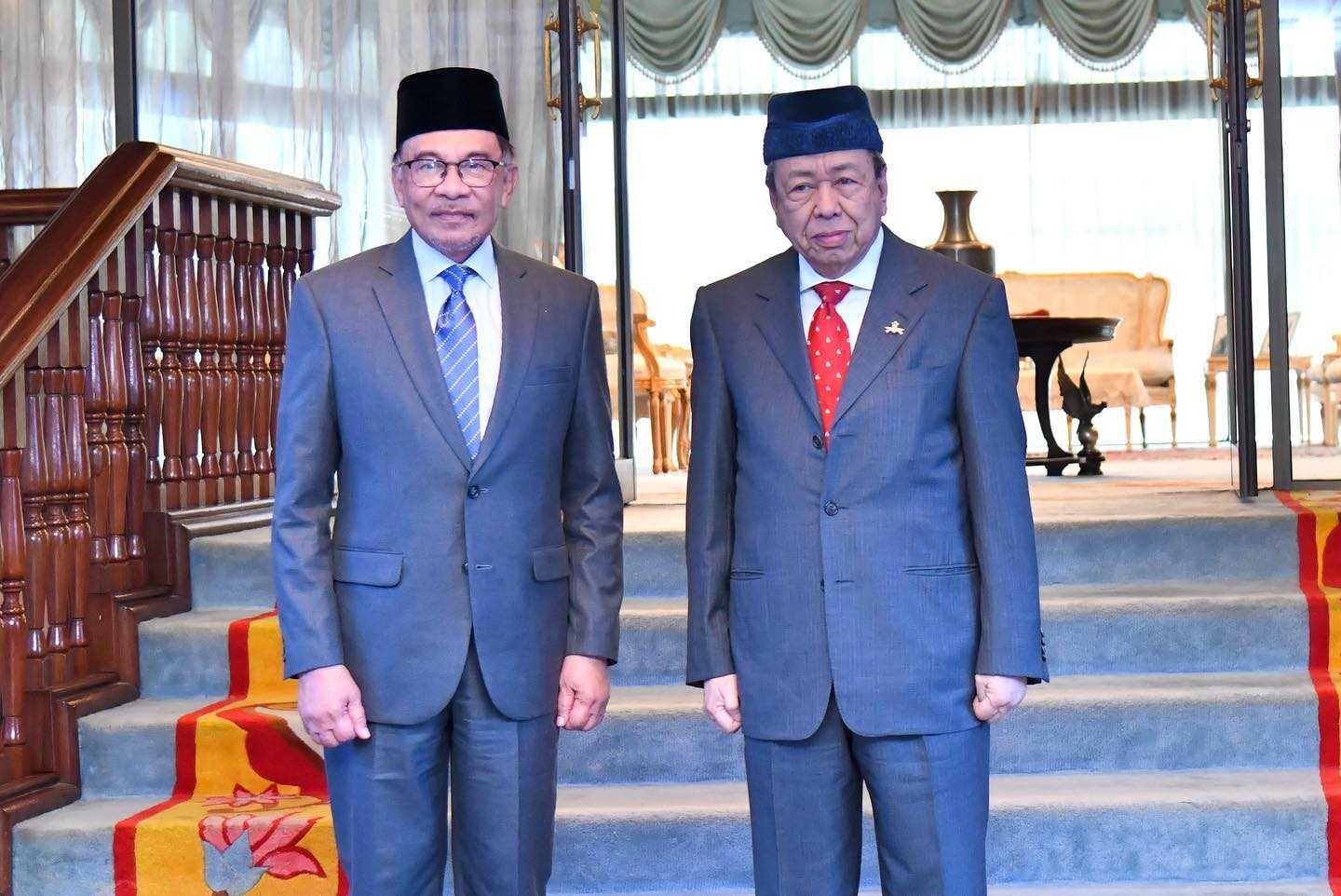 Selangor sultan tells Anwar to bring 'Allah' issue to national Islamic ...