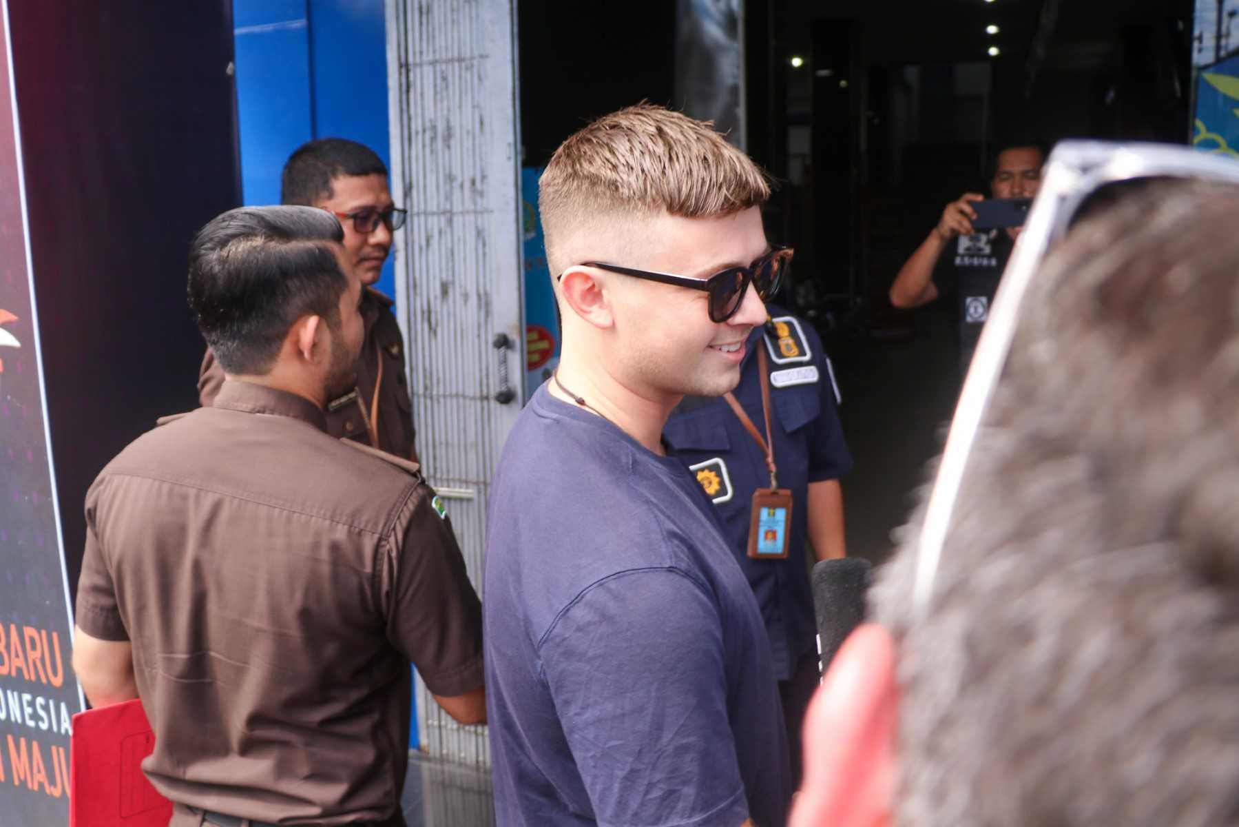 Indonesia to deport Australian arrested for drunken, naked rampage ...