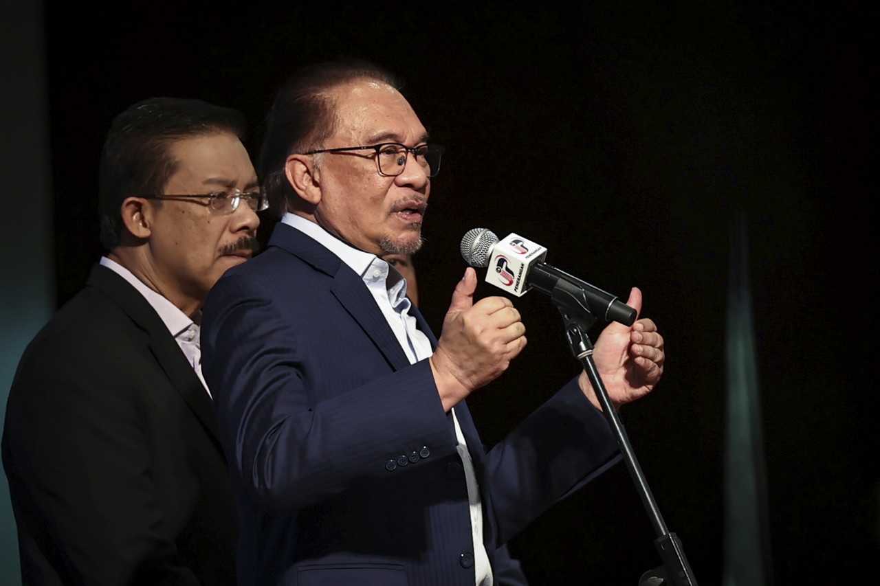 Anwar directs minor projects under JKR to be transferred to other ...
