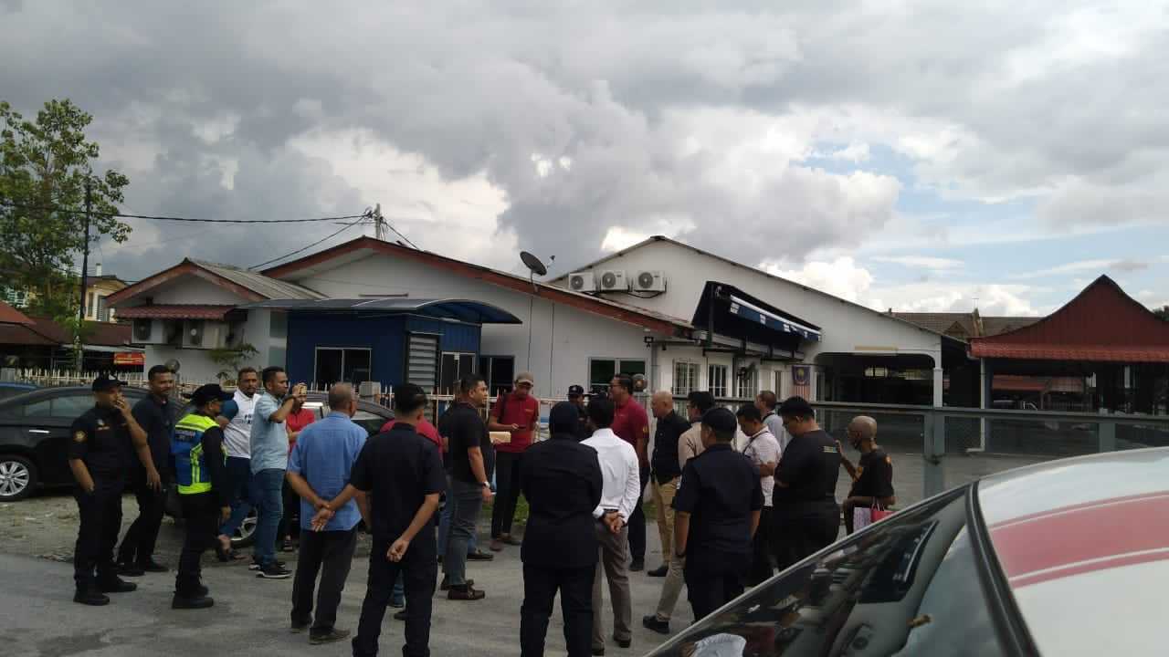 Kerajaan Selangor dibidas cuba kosongkan pejabat khidmat Adun Gombak ...