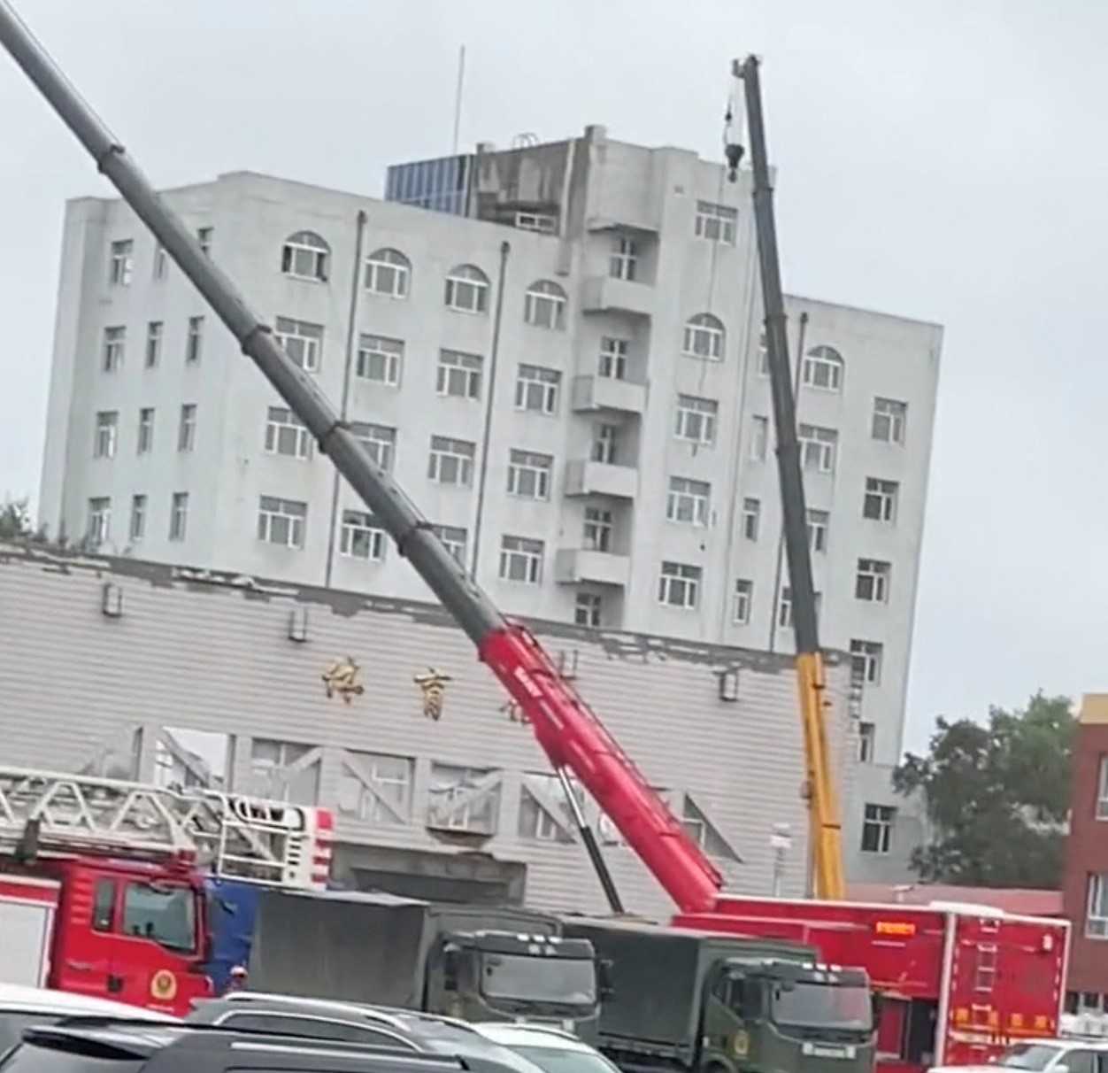 School gymnasium roof collapse kills 11 in China | MalaysiaNow