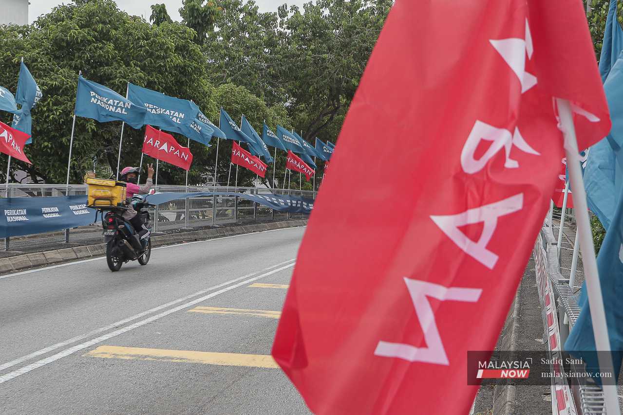 Flags go up as election war collects pace | MalaysiaNow