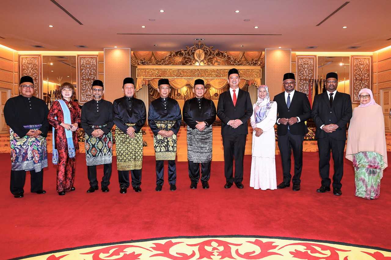 10 Negeri Sembilan exco members sworn in, 6 new faces | MalaysiaNow