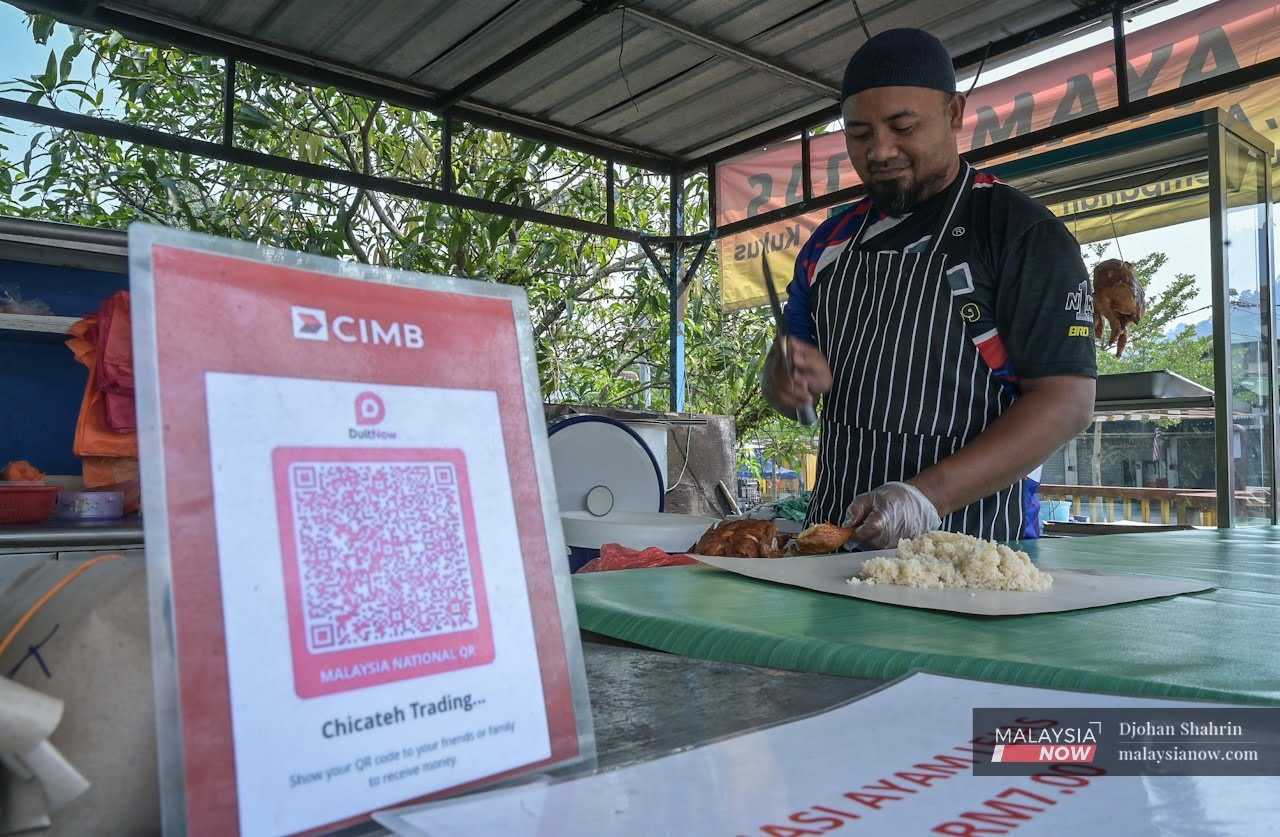 Golongan berpendapatan rendah tetap terbeban dengan caj DuitNow QR | MalaysiaNow