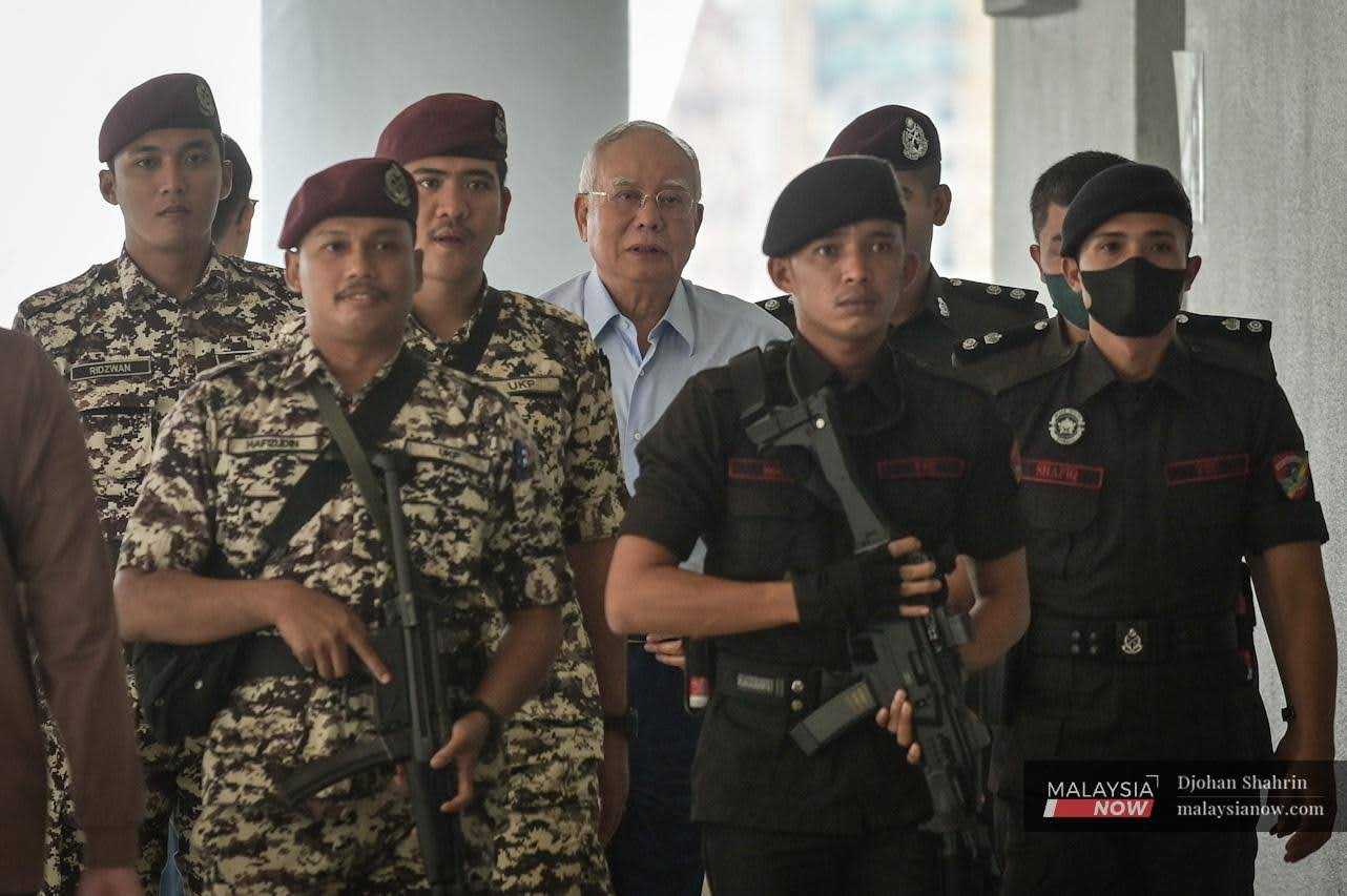 Patience running out in Umno as Anwar faces renewed pressure on Najib's ...