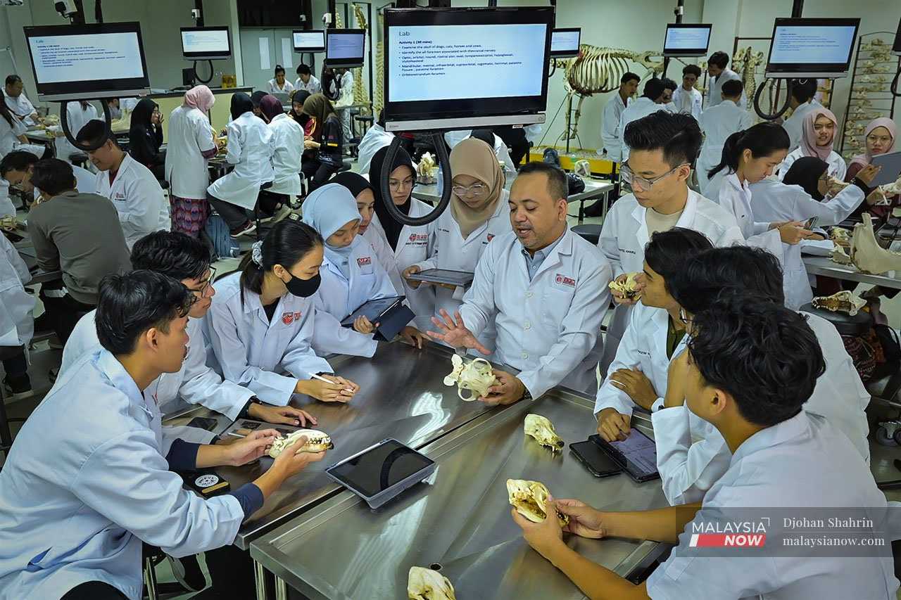 Malaysia's hopes of becoming high-tech nation still distant amid high ...